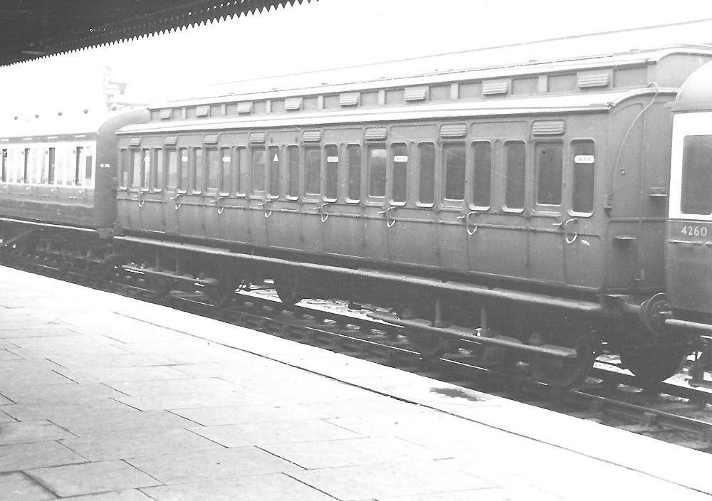 Birmingham Snow Hill: GWR non-corridor third class clerestory coach ...