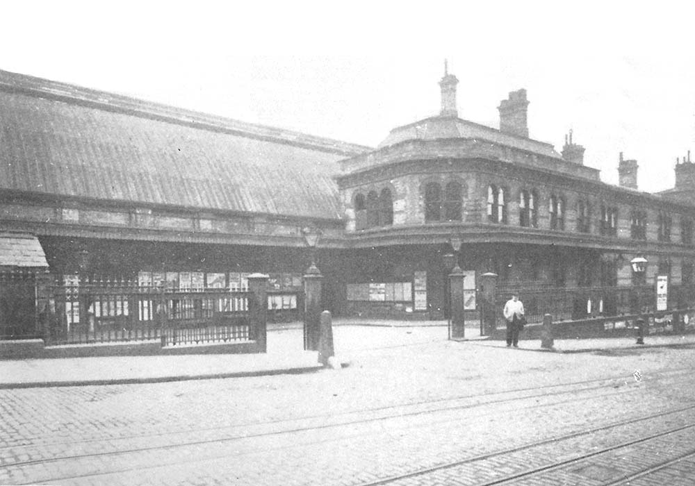 Birmingham Snow Hill Station: View of Snow Hill station's yard and ...