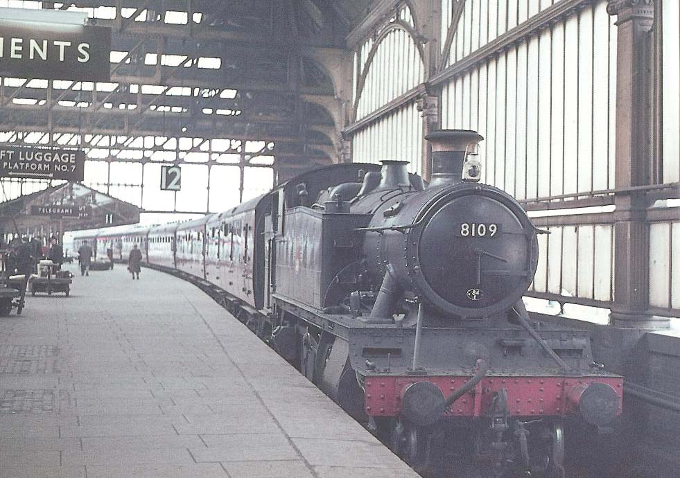 Birmingham Snow Hill Station: Ex-GWR 5101 class 2-6-2T No 8109 in ...
