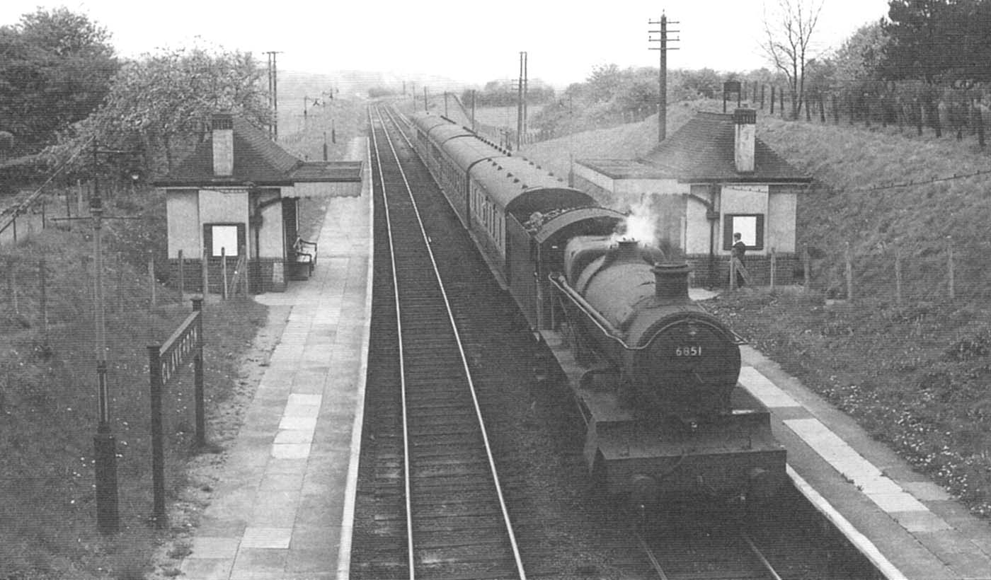 Claverdon Station - Ex-GWR 4-6-0 Grange Class No 6851 'Hurst Grange' is ...