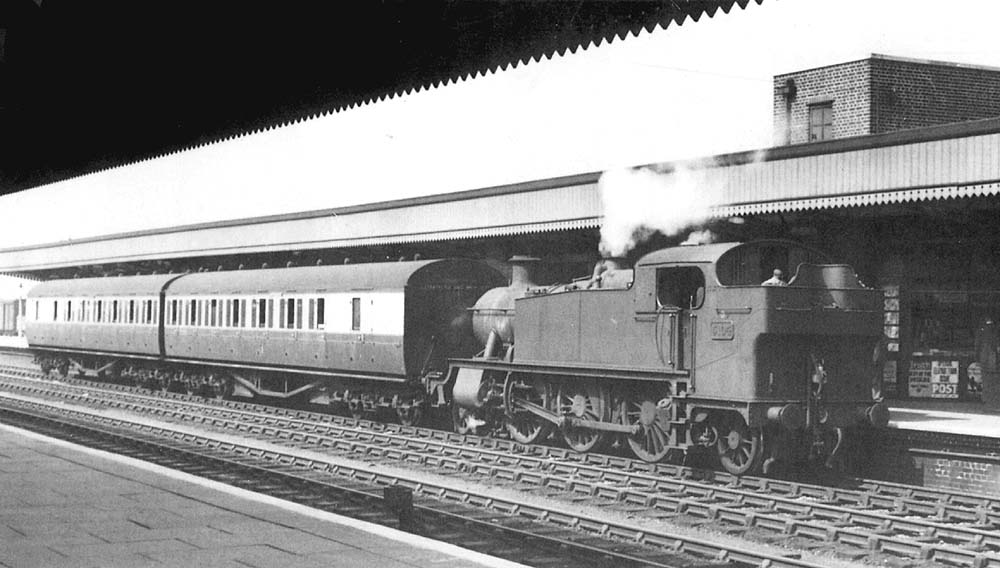 Leamington Spa - BR Locomotives: Ex-GWR 5101 Class 2-6-2T No 5104 ...