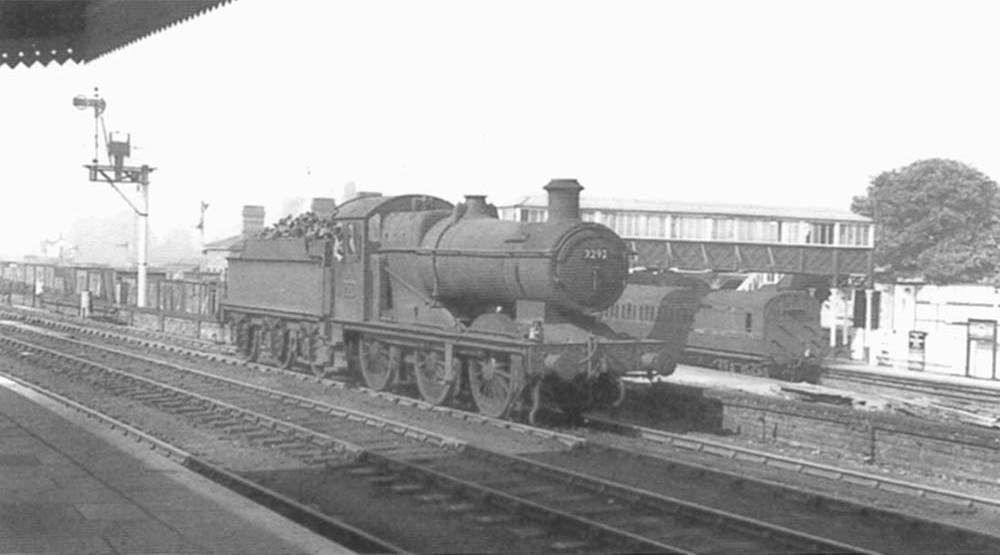 Leamington Spa - BR Locomotives: Ex-GWR 2251 Class 0-6-0 No 2292 is ...