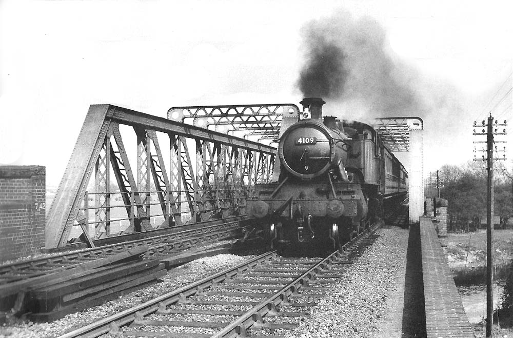 Stratford-on-Avon Racecourse Platform: Ex-Great Western Railway 5101 ...