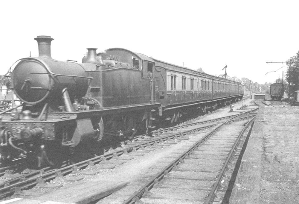 Warwick Station: GWR 4575 Class 2-6-2T No 5544 is seen at the head of a ...