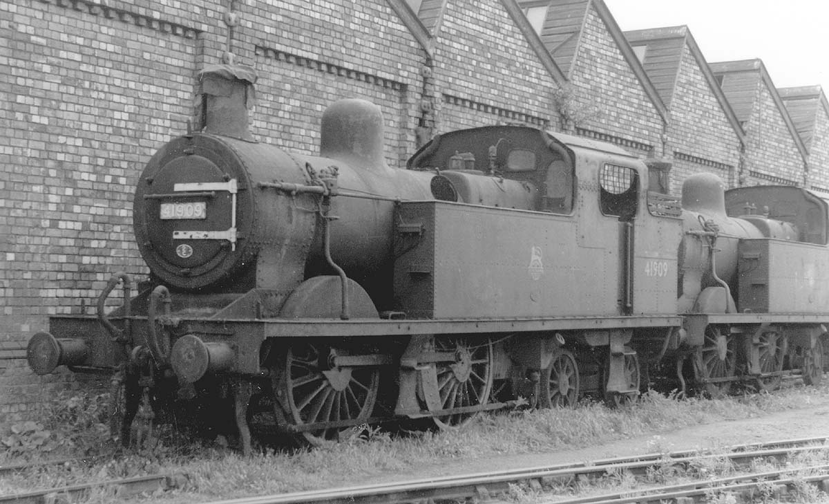 Rugby Shed Lms Stanier 2p 0 4 4t No 41909 Stands In Store With An