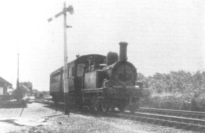 Alcester Station - An unidentified Great Western ‘517’ class 0-4-2T ...