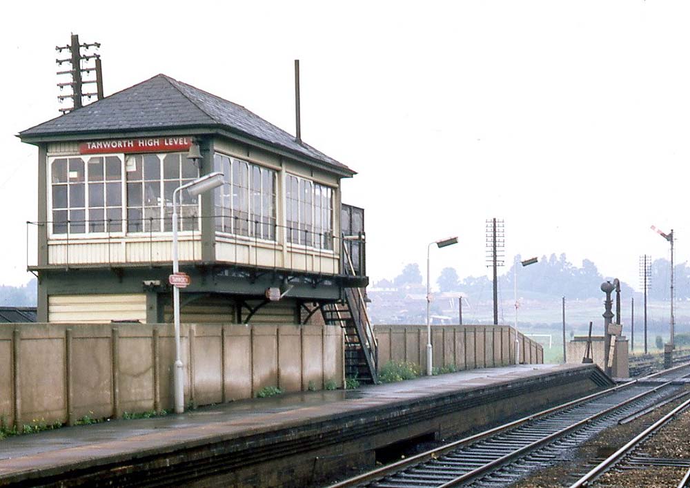 Tamworth High Level Station: Tamworth High Level Station's signal box ...
