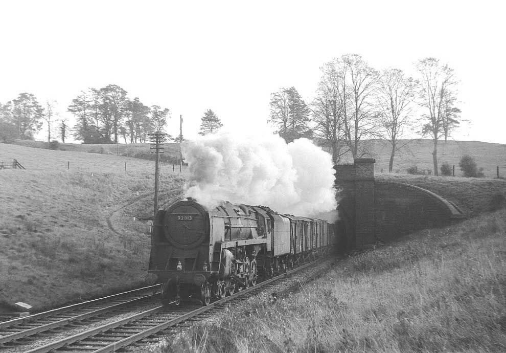 Catesby Tunnel: British Railways Standard Class 9F 2-10-0 No 92013 ...